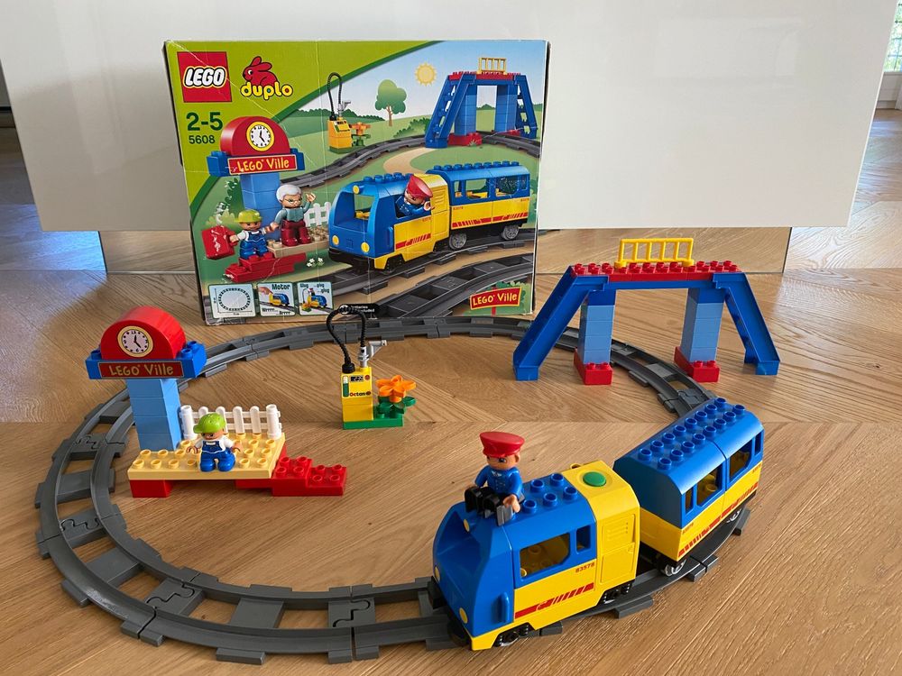 Lego Duplo Eisenbahn 5608 Bahnhof & elektr. Lokomotive (Gebraucht) in ...