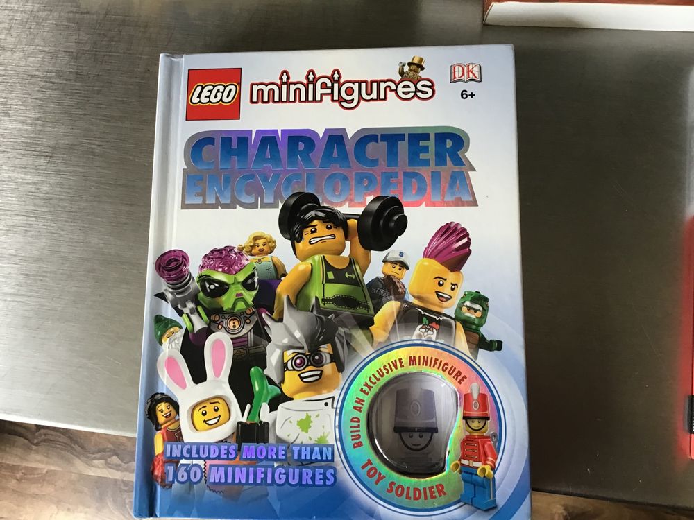 Lego Minifigure character encyclopedia Book | Acheter sur Ricardo
