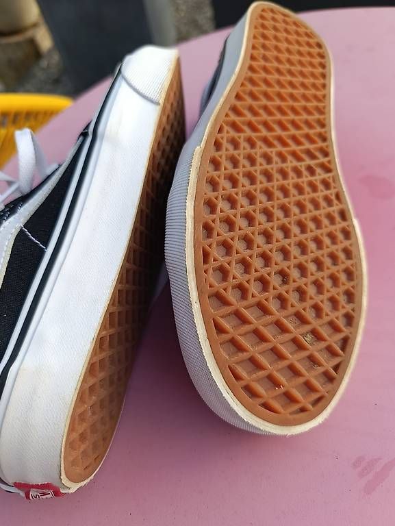 Vans Old Skool noires taille 40 (Gebraucht) in Charmey (Gruyère) für ...