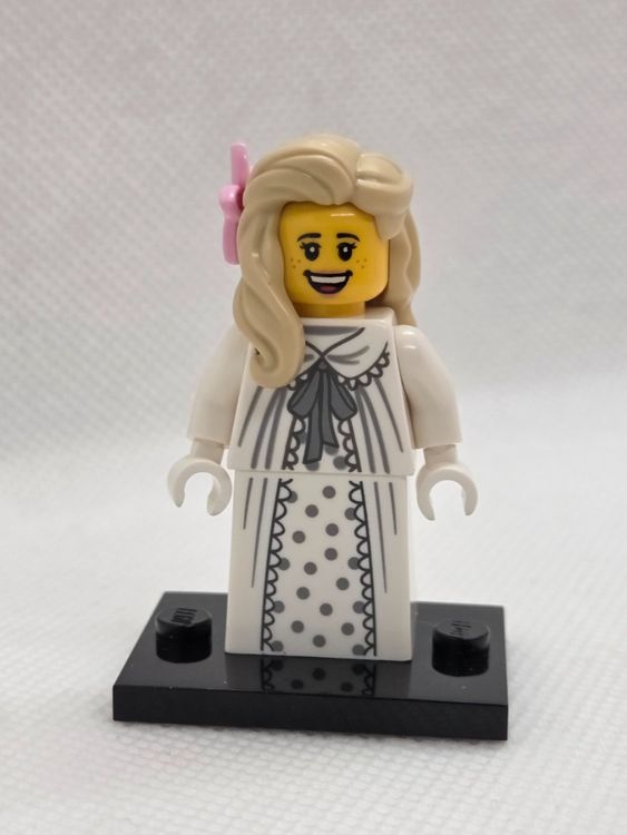 LEGO BAM late 2025 blonde maid with flower in nightgown (Neu (gemäss ...