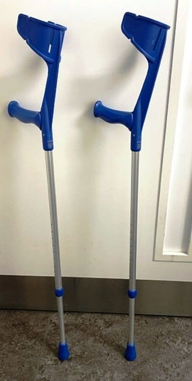 1 Paar Krücken Unterarmgehstützen bis 140kg Gehhilfen (Gebraucht) in ...