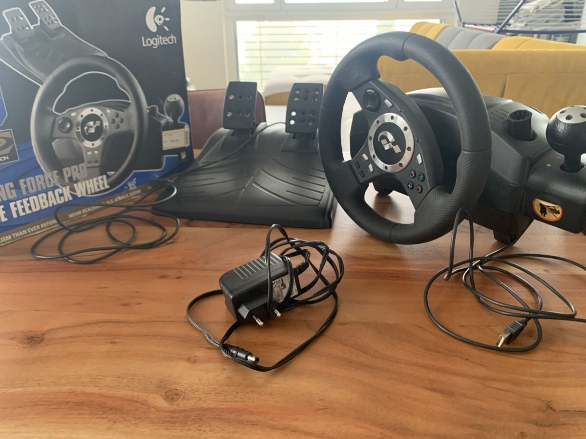 Logitech Driving Force Pro - Force Feedback Lenkrad! (Gebraucht) in Neuhausen für CHF 35 – mit ...