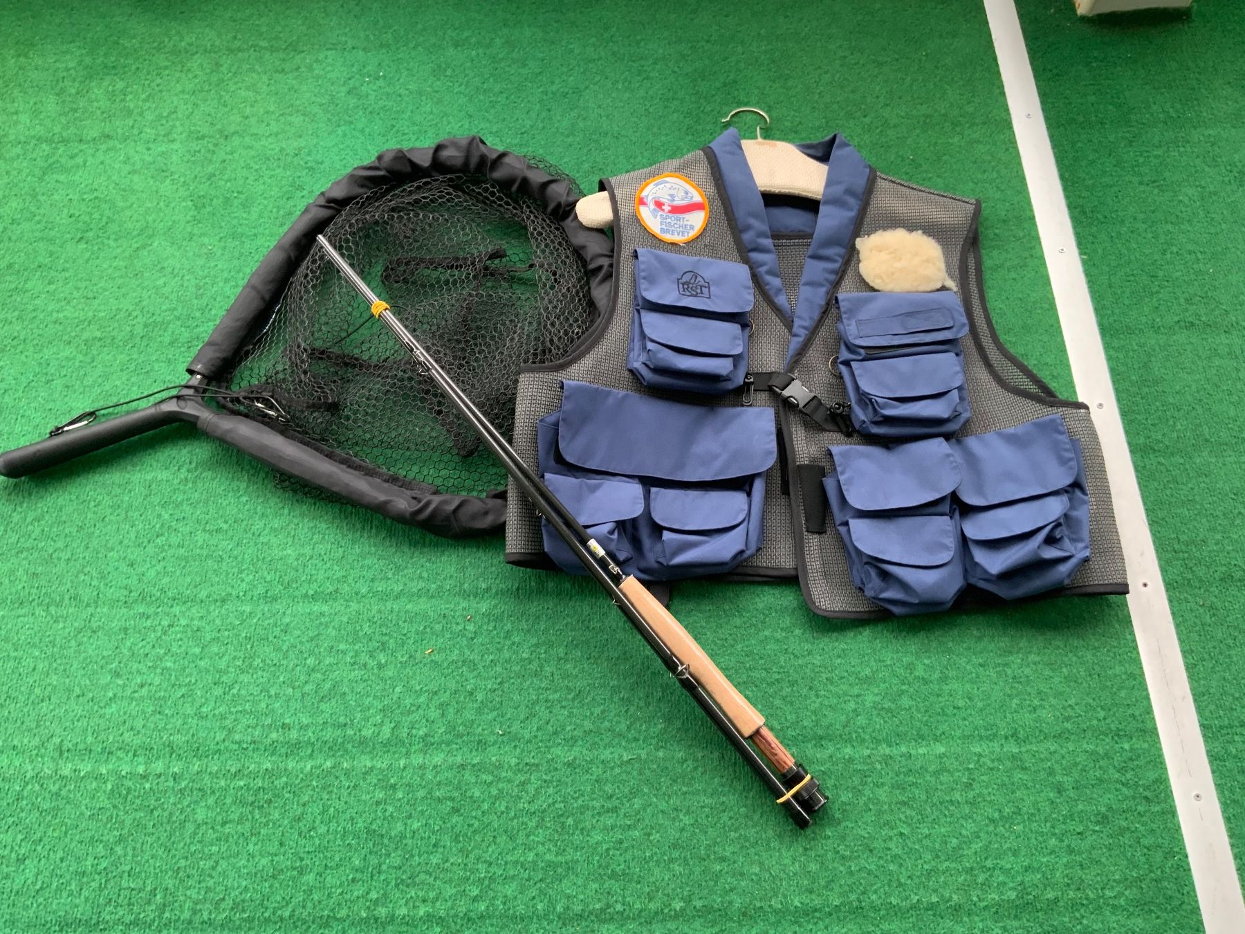 Fliegenfischer Ausrüstung (Neu (gemäss Beschreibung)) in Schübelbach für CHF 120 – nur Abholung ...