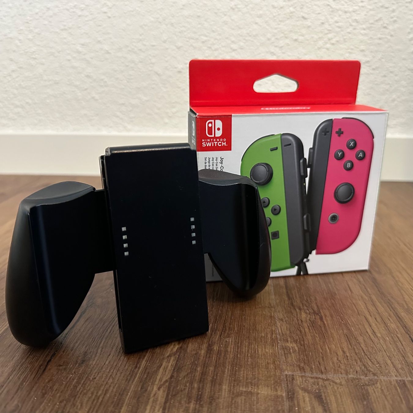 Nintendo Switch Joy-Cons, Halterung und Game Card Cases (Gebraucht) in ...