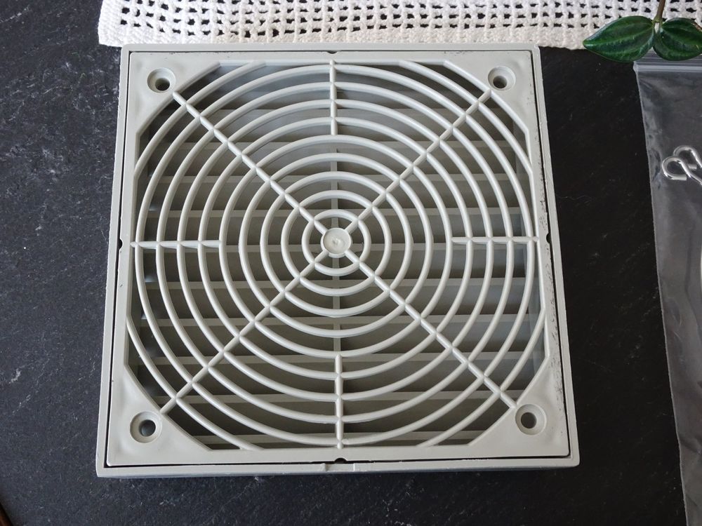 5 Stk. Papst Axial-Lüfter 119x119x38 AC 230V mit Zusatzmat. (Gebraucht ...