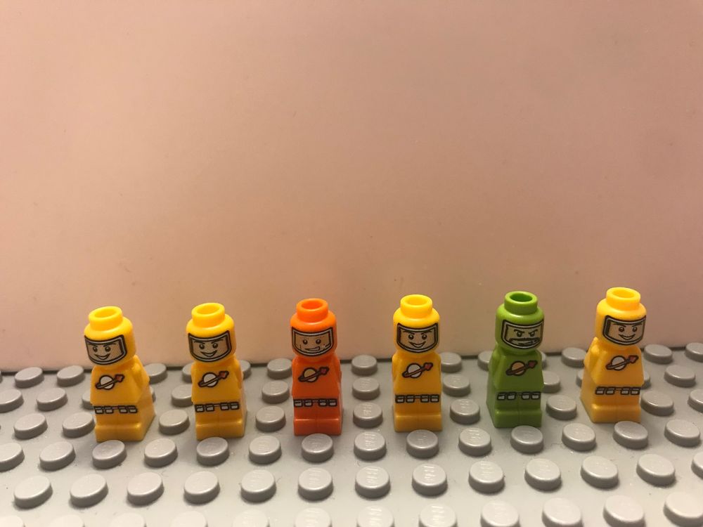 Lego Nano Space Mini Figuren (Gebraucht) in Basel für CHF 2 – mit ...