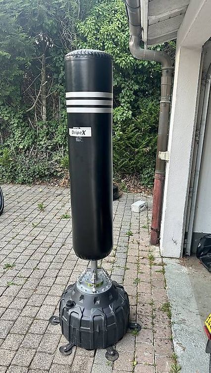 Sac de frappe sur pied Boxe / Kick Boxing (Gebraucht) in Chêne-Bourg ...