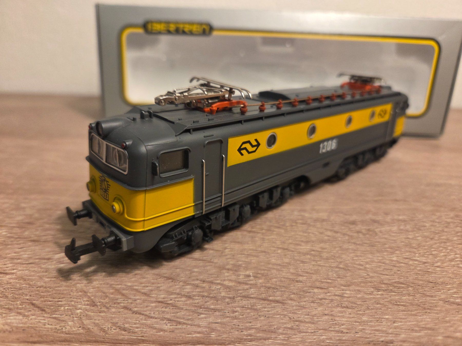 Ibertren 2113 E-Lok 1306 NS H0 (D'occasion) à St-Aubin-Sauges pour CHF ...