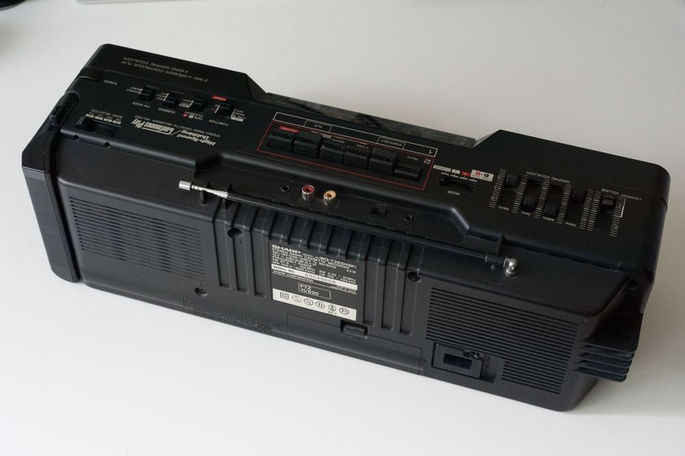 Ghetto-Blaster von Sharp mit Doppelkassetten Laufwerk (Gebraucht) in ...