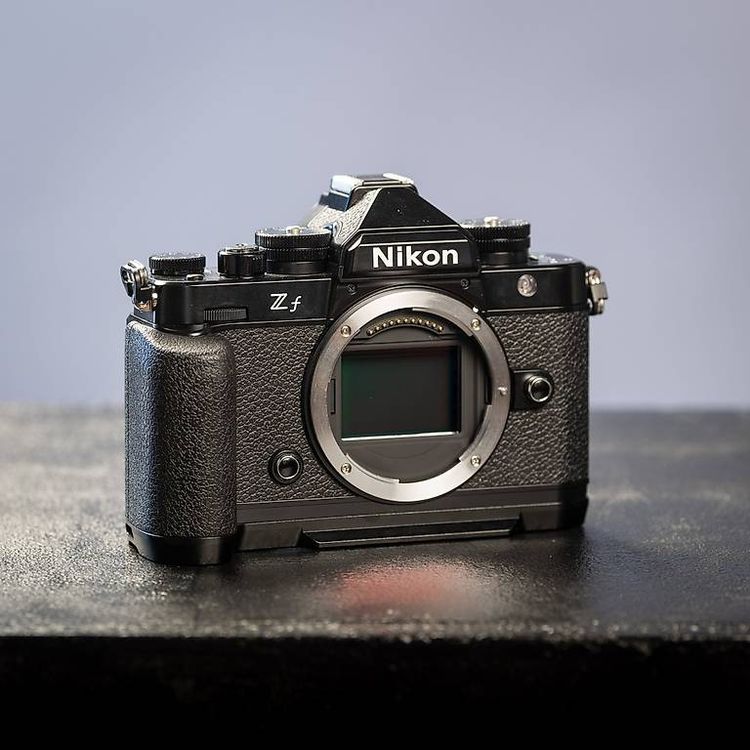Nikon Z F avec poignée Smallrig (Neu und originalverpackt) in Monthey ...
