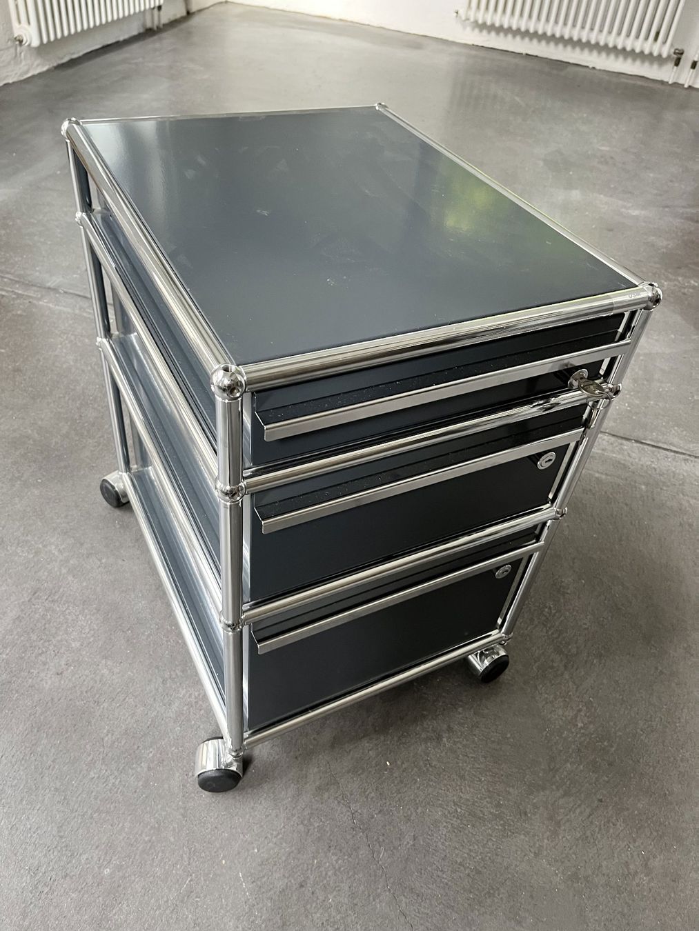 USM Haller Rollcontainer Anthrazit (Gebraucht) in Langnau am Albis für ...