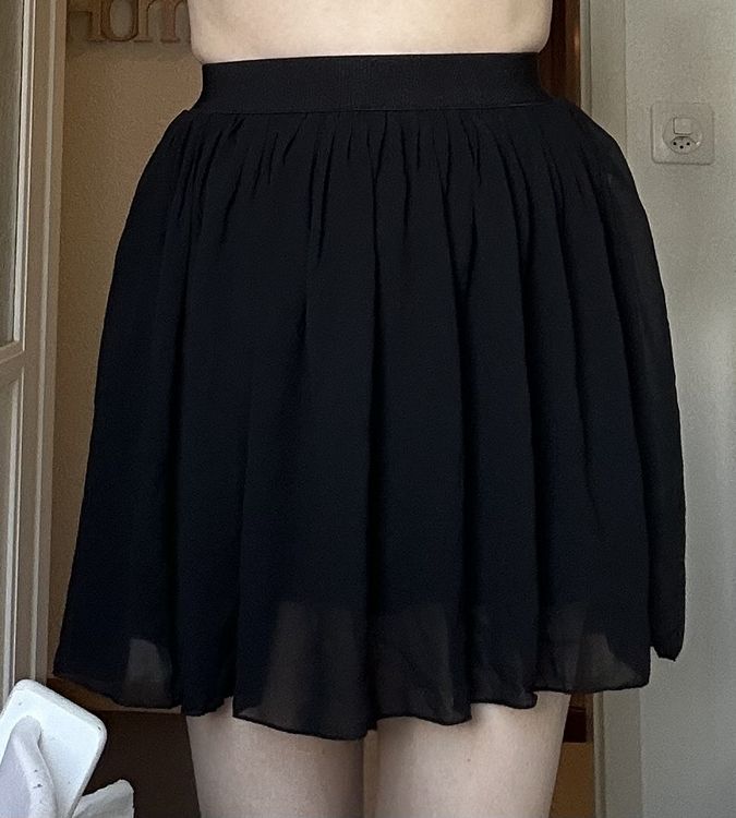 Schwarzer Chiffon Minirock - elegant und luftig | Kaufen auf Ricardo