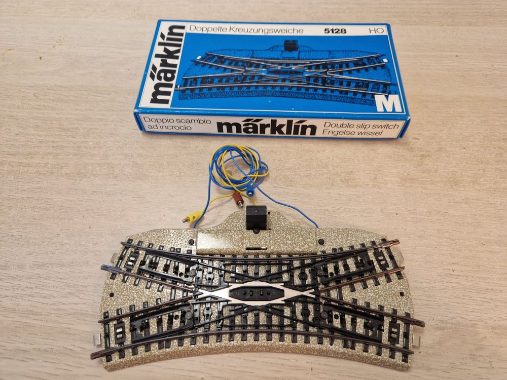 Märklin 5128 kreuzungsweiche H0 (1) (Gebraucht) in St-Aubin-Sauges für ...
