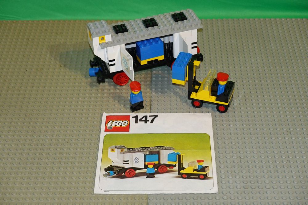 LEGO Set 147 Eisenbahn Kühlwagen mit Stapler (Gebraucht) in Basel für CHF 25 – mit Lieferung auf ...