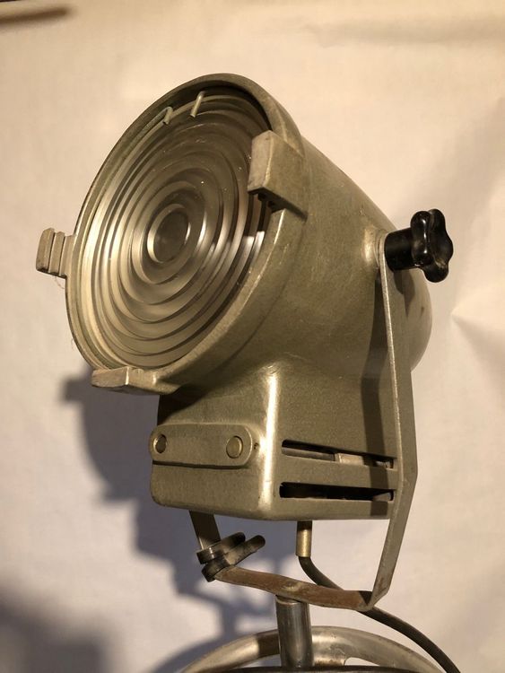 Vintage Scheinwerfer Lampe mit Ständer (Gebraucht) in Muenchenstein für CHF 275 – mit Lieferung ...