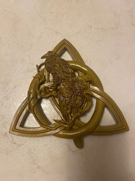 Die zwei Raben von Odin auf einer Rune (Gebraucht) in Berikon für CHF ...
