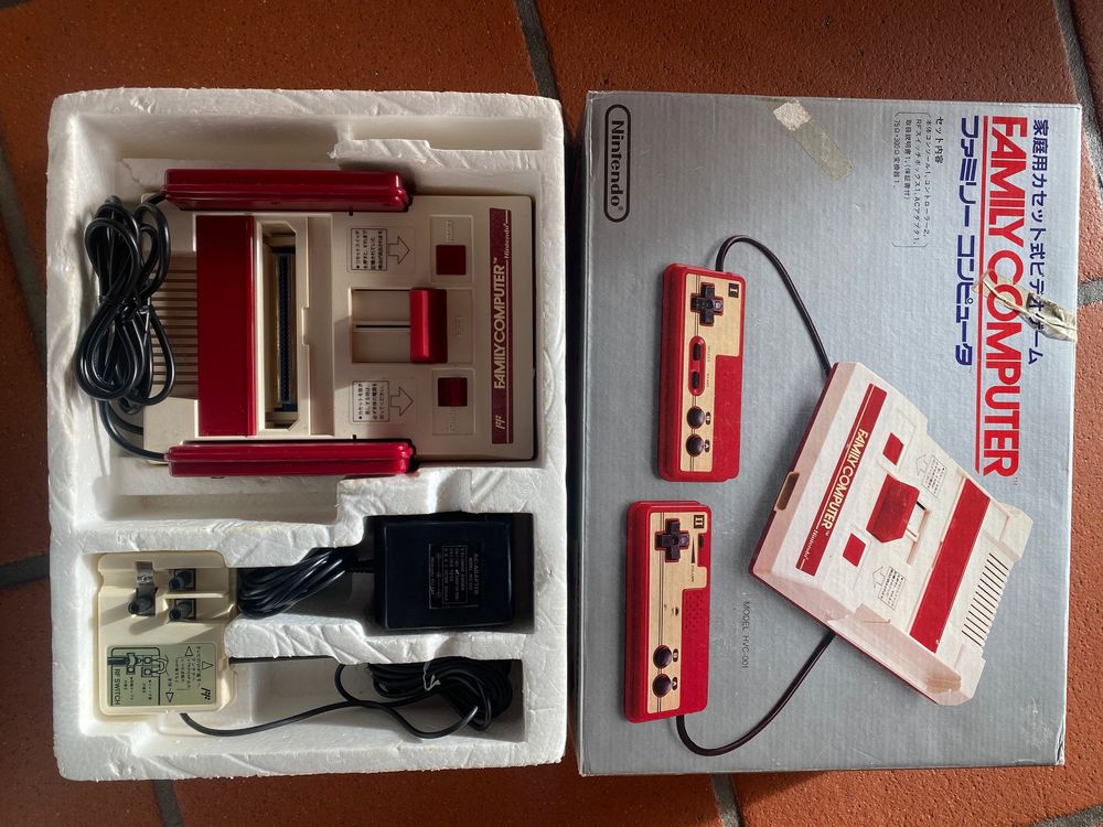 Famicom Family Computer Konsole mit OVP Japan Import (Gebraucht) in ...