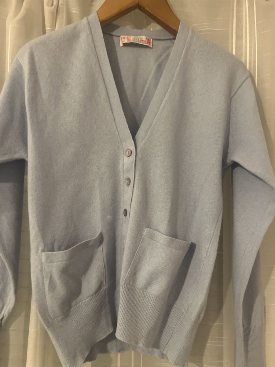 Hellblauer Cardigan aus Schurwolle - The Scotch House! (Gebraucht) in ...