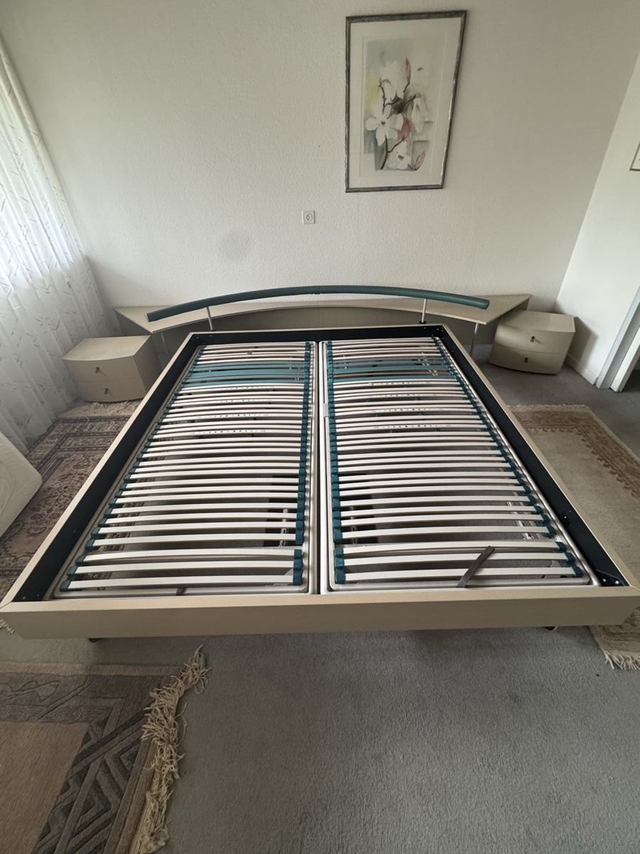 Doppelbett, Lattenrost, Ablagefläche (Gebraucht) in Langenthal für CHF 40 – nur Abholung auf ...