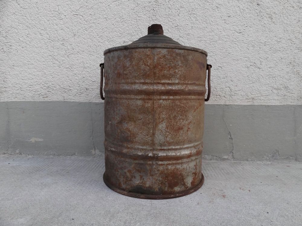 alter Kanister aus Blech Rost Beulen Blechkanister Bidon (Gebraucht) in ...