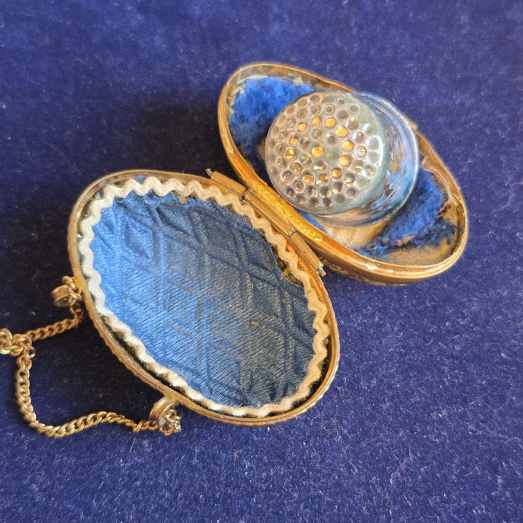 Antikes Etui für Fingerhut mit Kette, Sammlerstück, Top! (Gebraucht) in ...