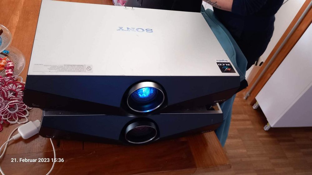 2 Stk. Sony pojector VPL-FX40 | Kaufen auf Ricardo
