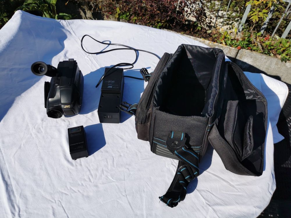 JVC Video Recorder GR-AX6 inkl. Tasche und Zubehör (Gebraucht) in ...
