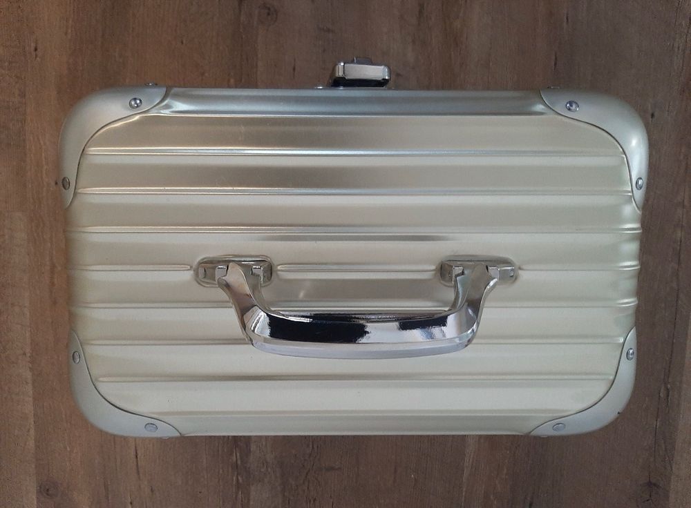 Rimowa Beauty Case Alu Sonderedition Gold (Gebraucht) in Zürich für CHF 780 – mit Lieferung auf ...