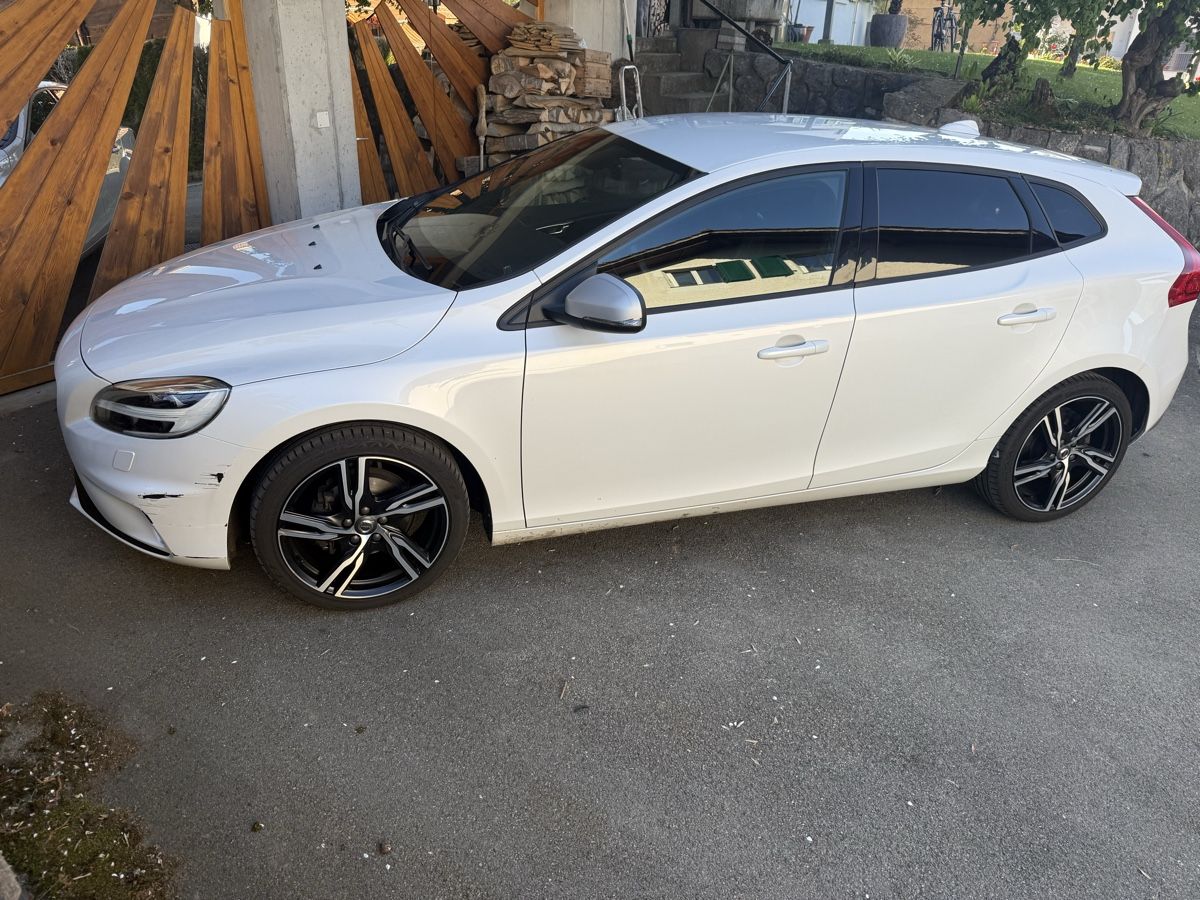 2017 Volvo V40 2.0 D2 Kinetic R-Design (Gebraucht) in Spiez für CHF ...