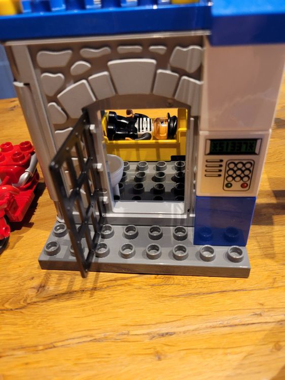 DUPLO Polizeistation mit Gefängnis und Helikopter | Kaufen auf Ricardo