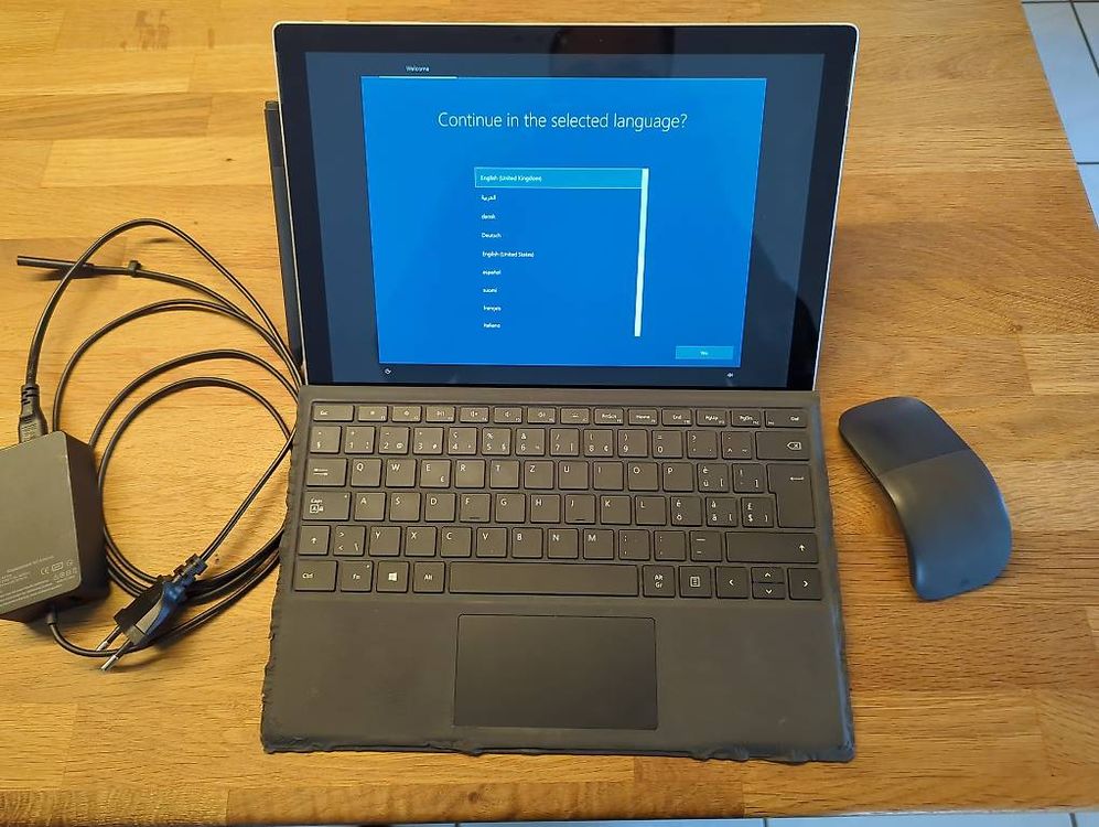 Microsoft Surface 1796 (2017) mit Zubehör (Gebraucht) in Leutwil für ...