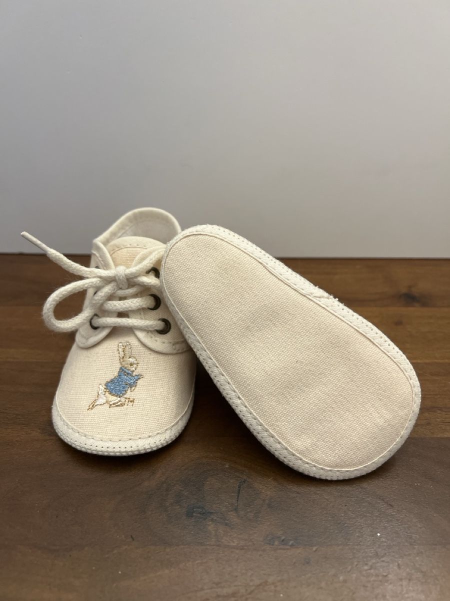 Neue Baby Schuhe mit Peter Hase (Gebraucht) in Altdorf UR für CHF 1 ...