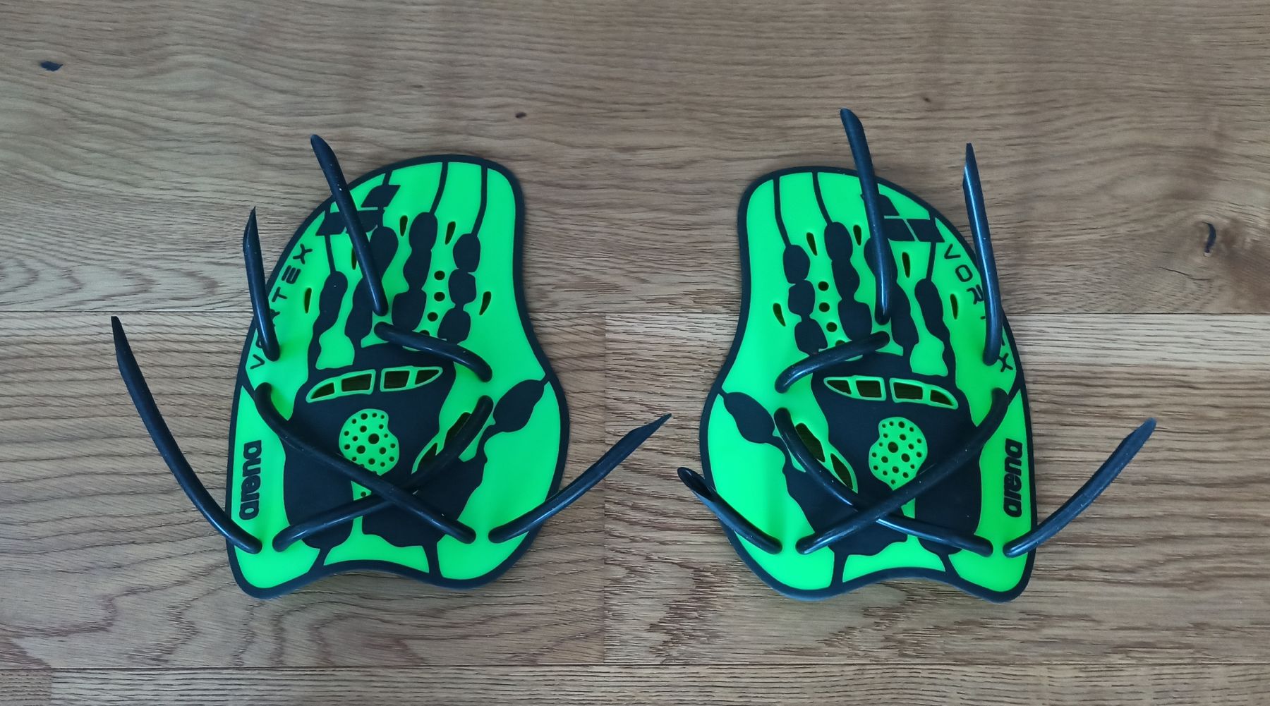 Arena Vortex Evolution Swim Paddles (Neu (gemäss Beschreibung)) in Matten b. Interlaken für CHF ...