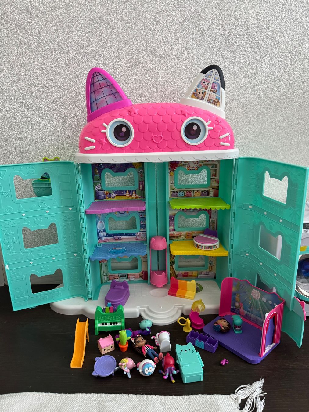 Maison chat Gabby, comme neuf avec figurines et accessoires (Neu ...