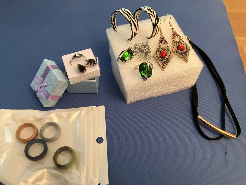 7 tlg. Schmuck Lot für den Flohmarkt, div.Art. gem. Foto (Neu (gemäss ...