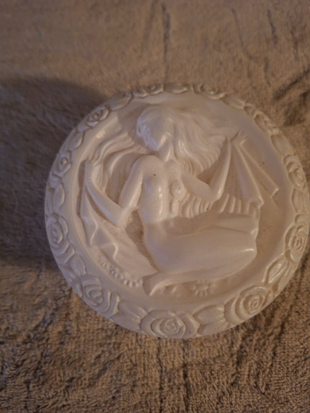 Vintage Deckeldose mit Nymphe Relief von Juvena, sehr selten (Gebraucht ...