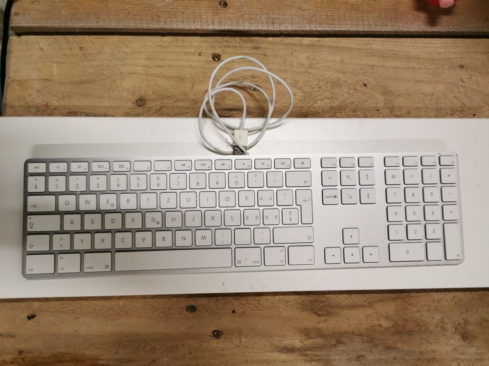Apple Keyboard QWERTZ - CH Layout - Top Zustand (Neu (gemäss ...