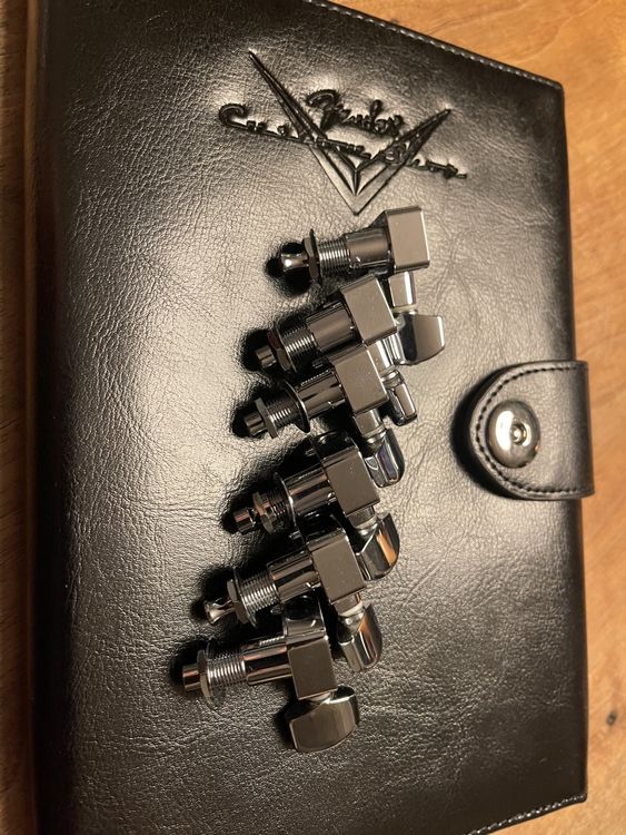 Fender Tuning Machines Set Chrome (Gebraucht) in Küssnacht am Rigi für ...