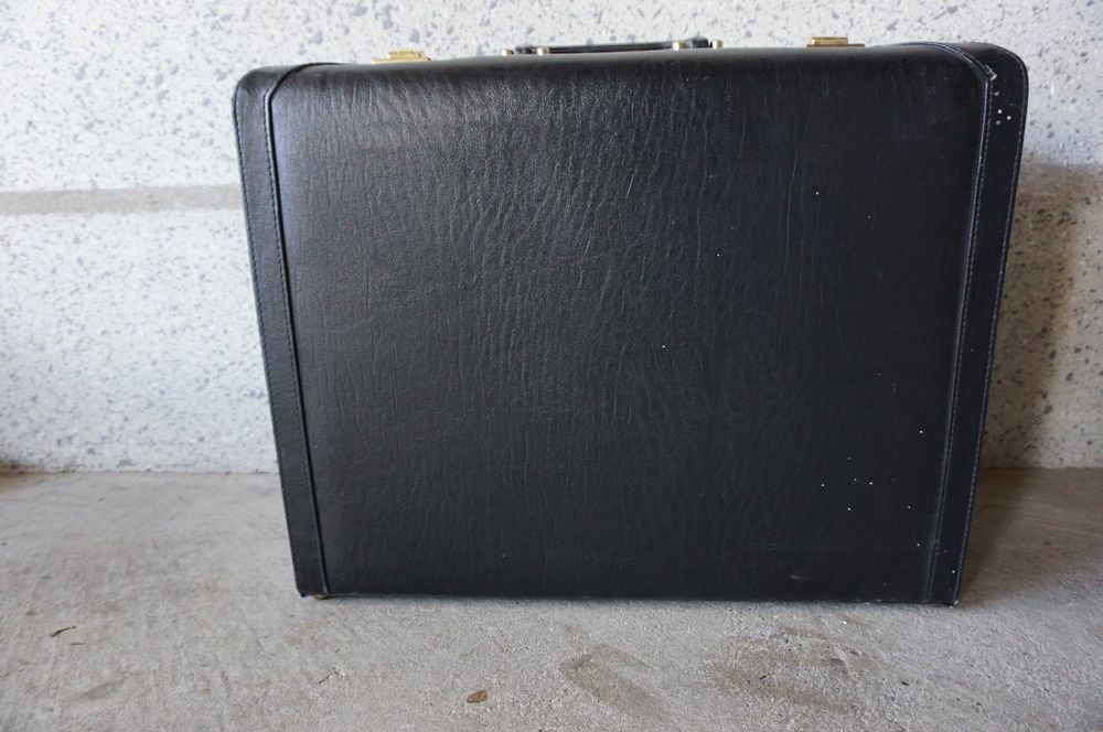 Akten Koffer Schwarz mit Zahlen Schloss | Kaufen auf Ricardo