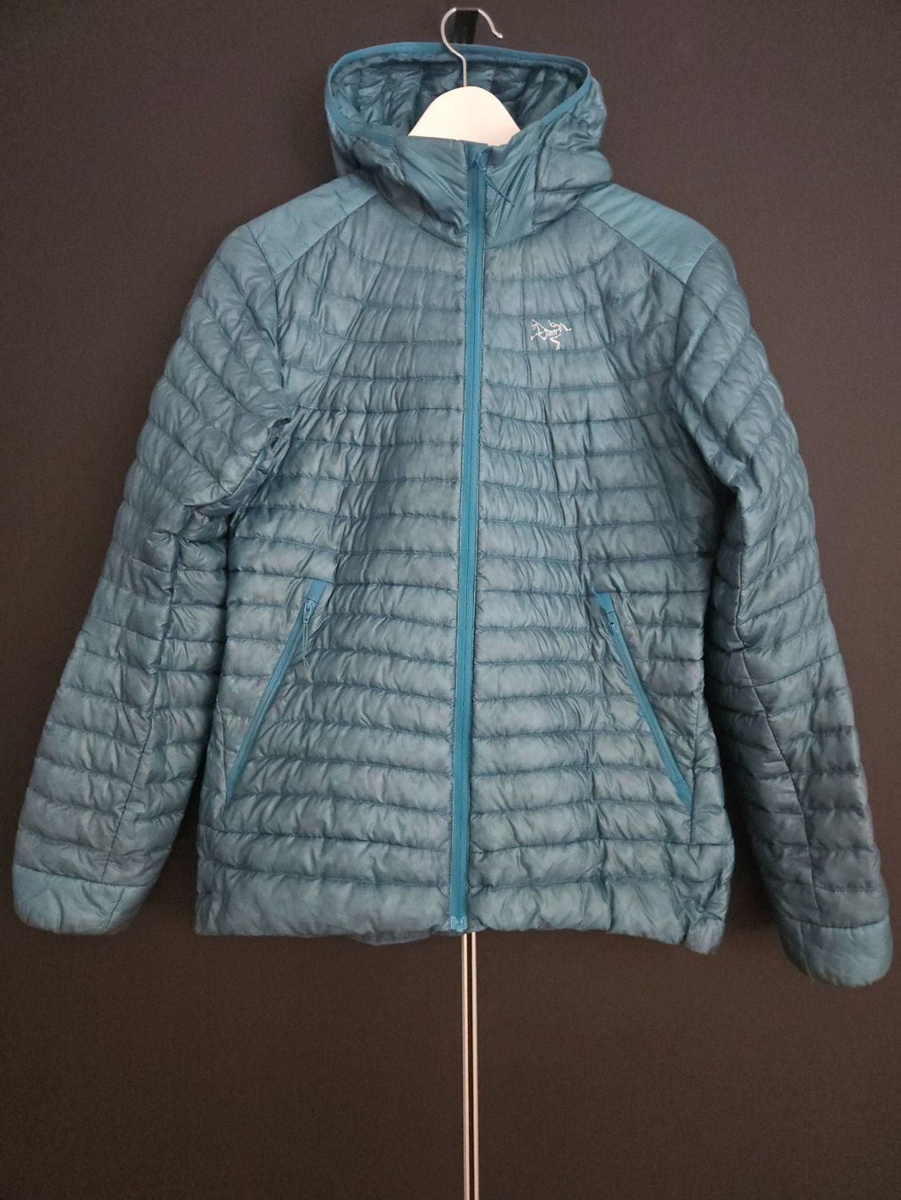 Arcteryx Daunenjacke Cerium SL Hoodie Damen Gr. M (Gebraucht) in Davos ...