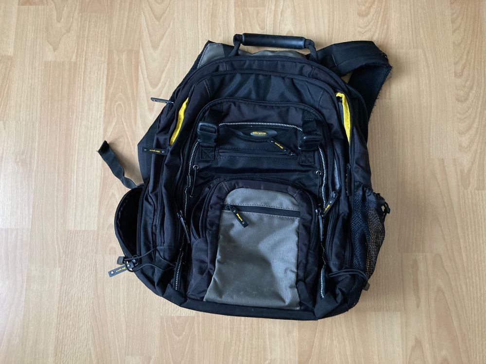 Robuster Targus Rucksack, schwarz-grau, mit Laptop Fach (Gebraucht) in ...