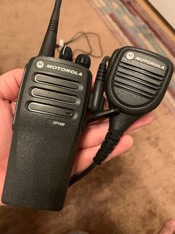 2 Motorola DP1400 Walkie-Talkie/Funkgeräte+ LautsprecherMic (D'occasion ...