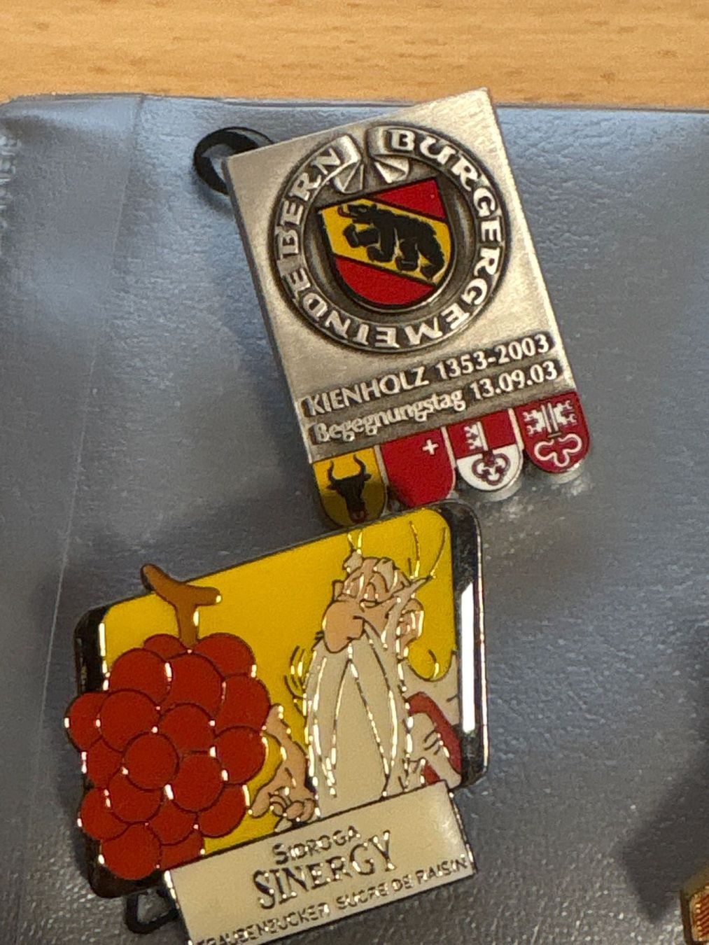 Diverse Sammlung von Pins/Anstecknadeln - div. Sujets (Gebraucht) in ...