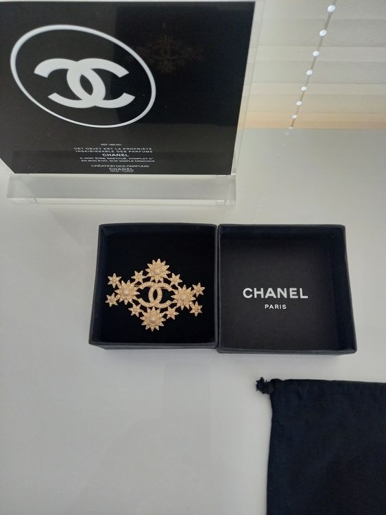 Chanel Original Brosche vergoldet mit Perlen LUXUS PUR | Kaufen auf Ricardo