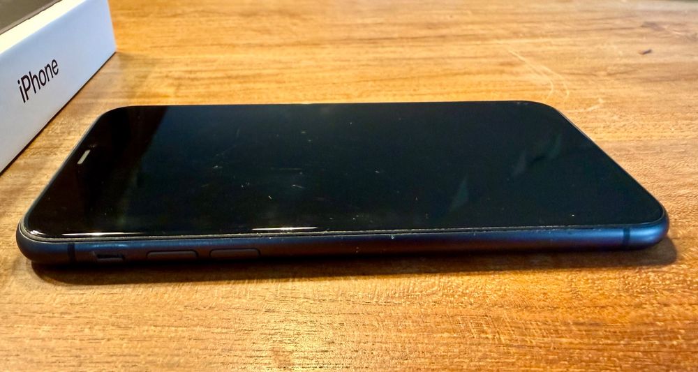 Apple iPhone 11 - 256GB - schwarz - guter Zustand (Gebraucht) in Uster für CHF 60 – nur Abholung ...