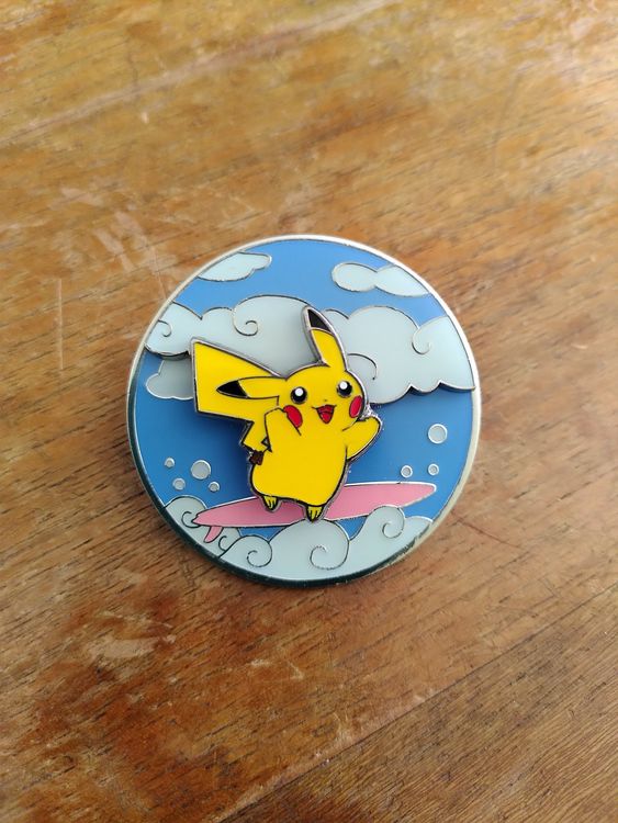 Pokemon Pin Fliegendes & Surfendes Pikachu (Neu (gemäss Beschreibung ...