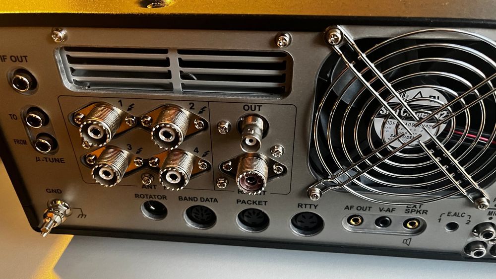 YAESU FTDX-5000 + SM-5000 200 WATT (Gebraucht) in Unterkulm für CHF ...