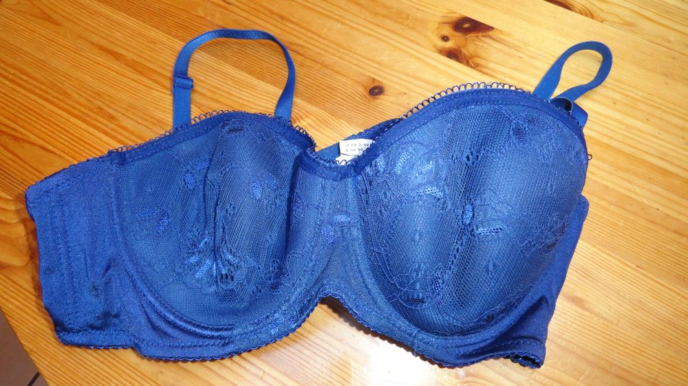 Bh Donna 90B Blau mit abnehmbaren Trägern (Gebraucht) in Gstaad für CHF ...