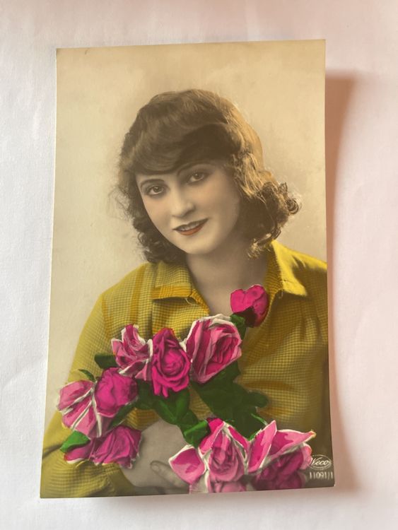 Alte Postkarte Dame mit Rosen, coloriert | Kaufen auf Ricardo Alte Postkarte Dame mit Rosen, coloriert | Kaufen auf Ricardo