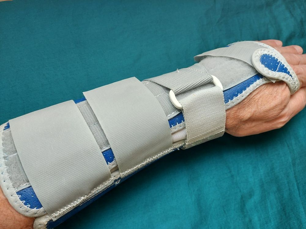 Handgelenk-Schiene für linke Hand (Gebraucht) in Zürich für CHF 10 ...